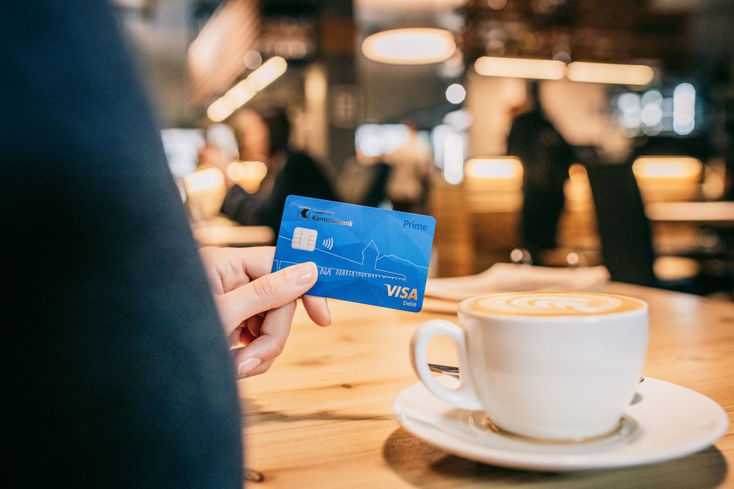 Visa Debit Prime – die Karte für den Alltag und auf Reisen - LUKB