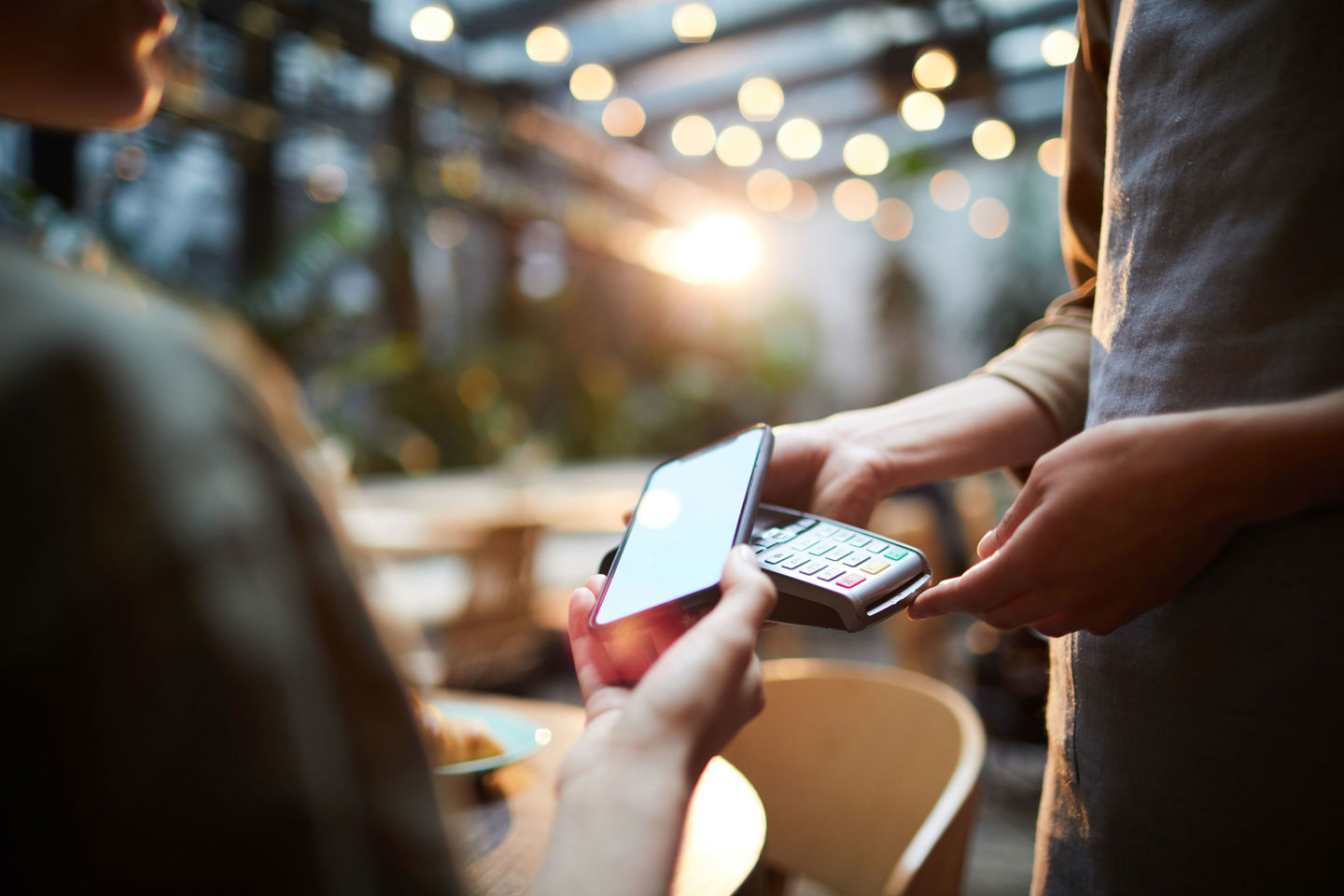 Was ist Mobile Payment und wie funktioniert das? - LUKB